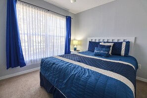 5 quartos, ferro/tábua de engomar, roupa de cama fornecida 