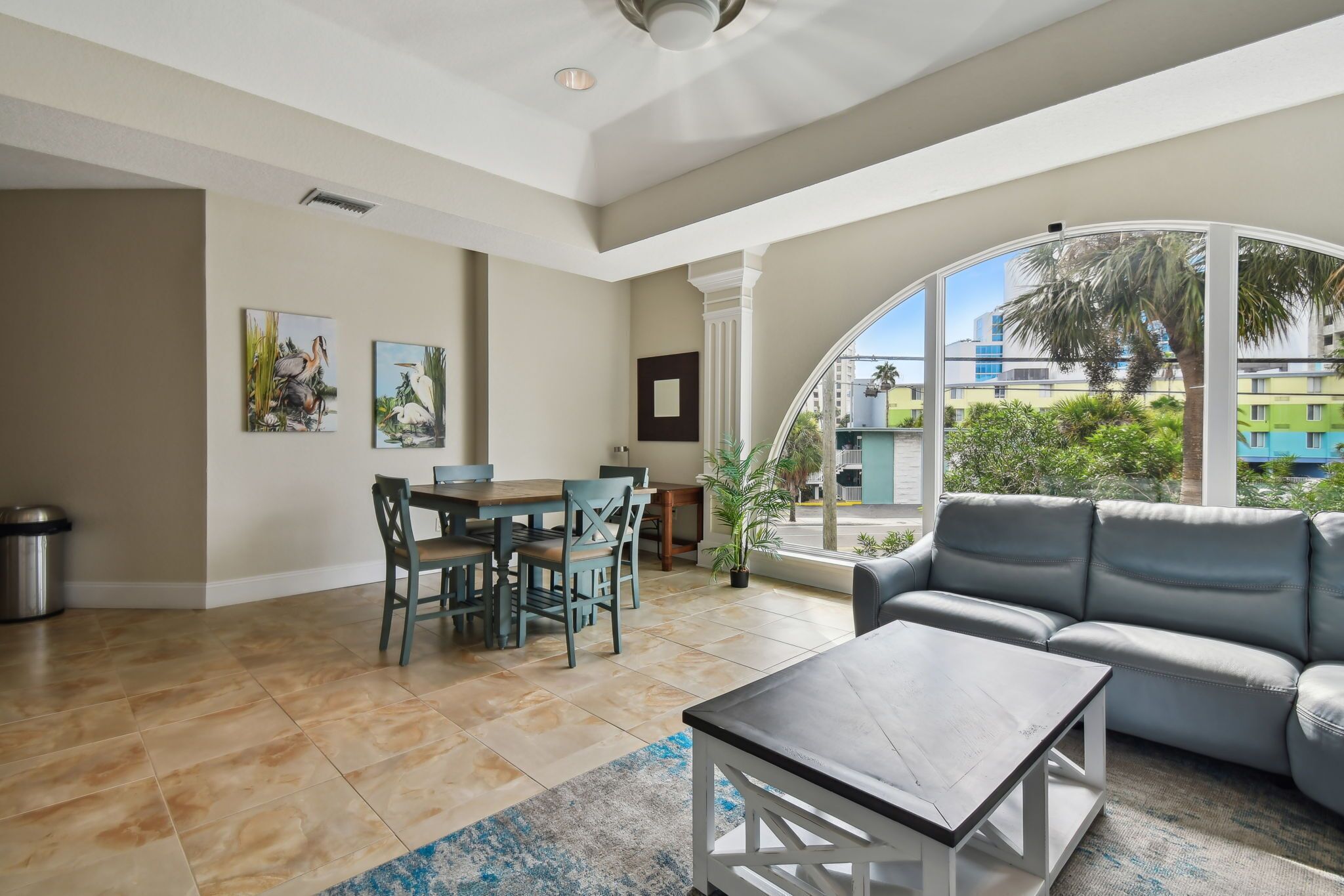 Location! Spacious Condo I 5 Minutes To Beach/shops - Clearwater Beach, FL