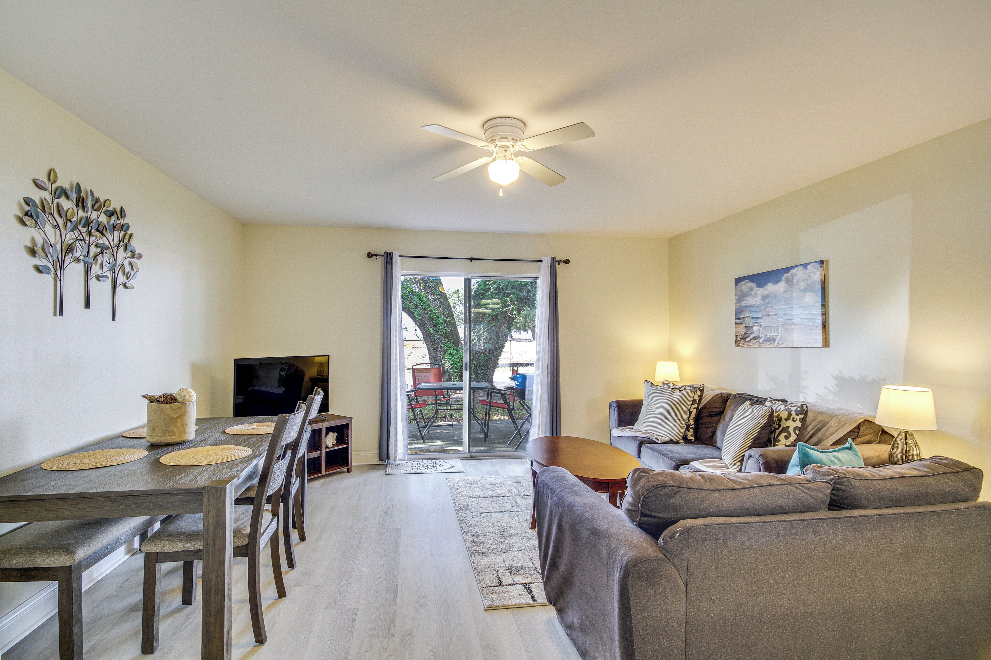 Airy Biloxi Condo W/ Patio: Walk To Beach! - Biloxi, MS