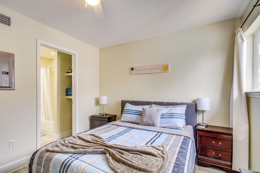 Airy Biloxi Condo W/ Patio: Walk To Beach! - 빌럭시
