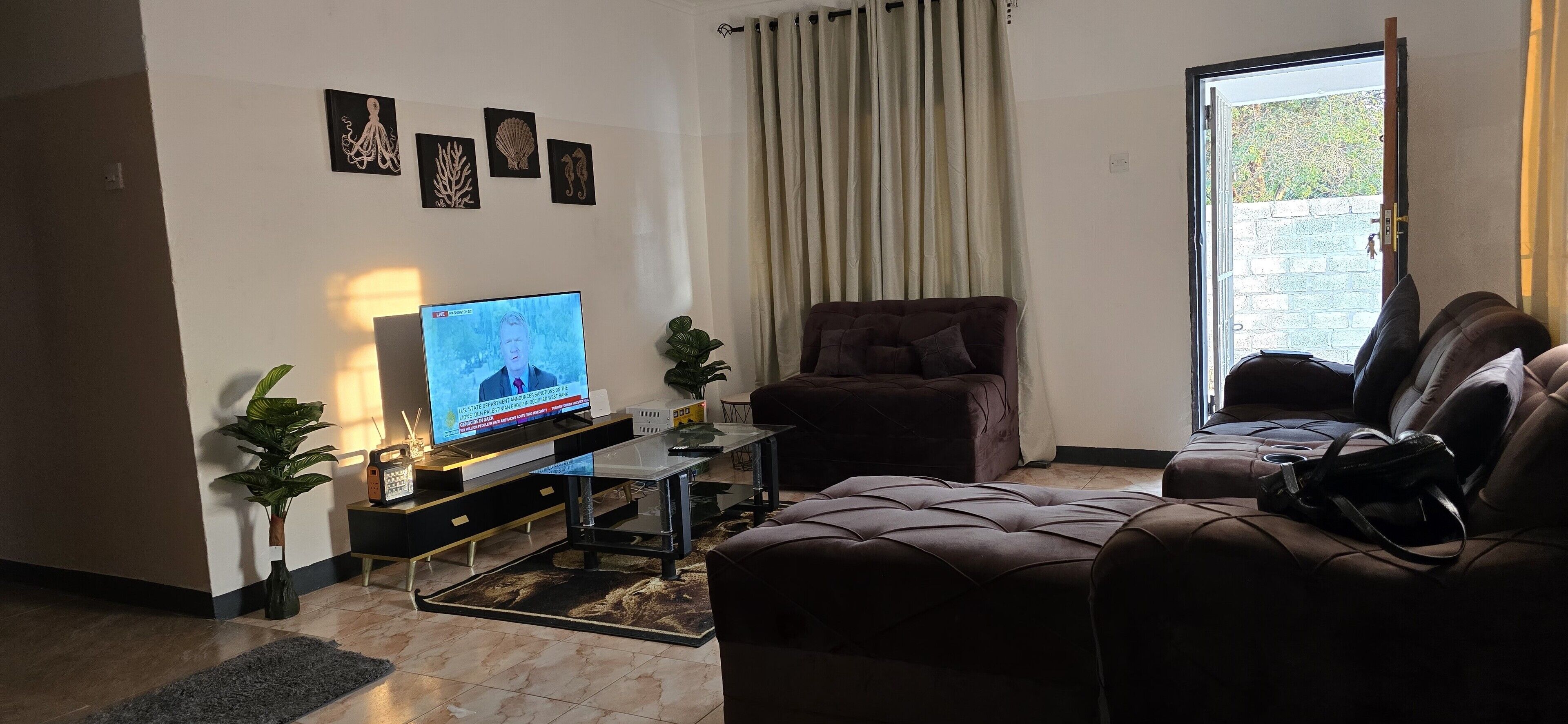 Casa Familiar, 2 quartos, vista para o pátio | Sala de estar