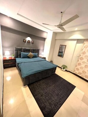 Apartamento Deluxe | 1 quarto, quartos insonorizados, ferro/tábua de engomar, Wi-fi grátis