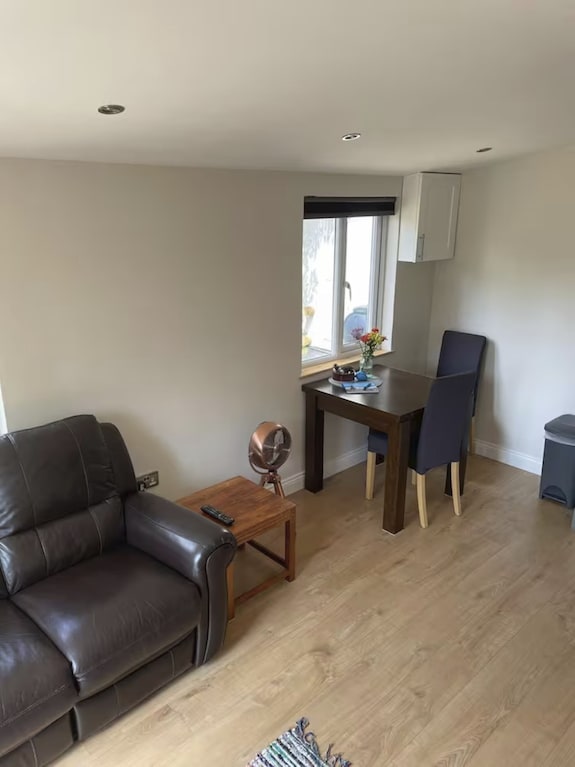 Cosy Cabin In The Beautiful West Side Of The Isle Of Wight. Pet Friendly! - Isle of Wight