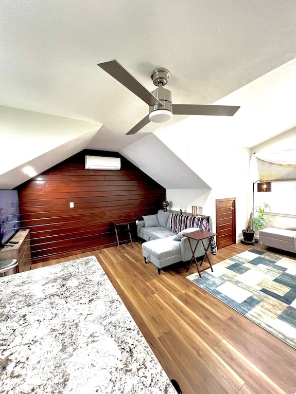 Modern Open Floor Plan Guest Apt With King - Aiken, SC