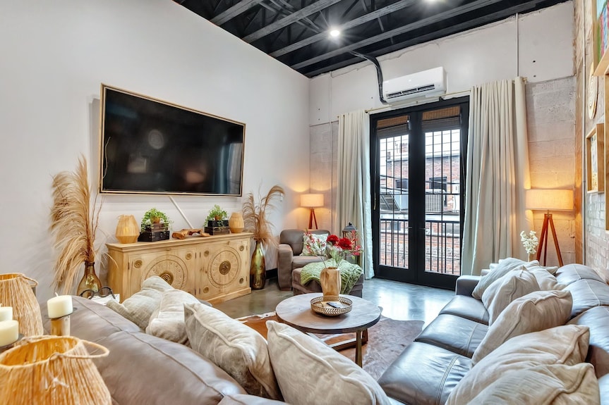 Urban Artistry Loft Retreat - Warriors' Path State Park, Kingsport