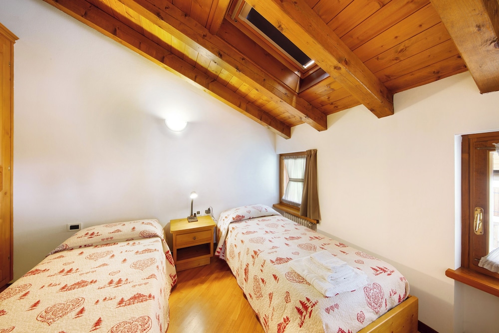 Apartment 'Al Pelmo A Vinigo' with Mountain View, Private Terrace and ...