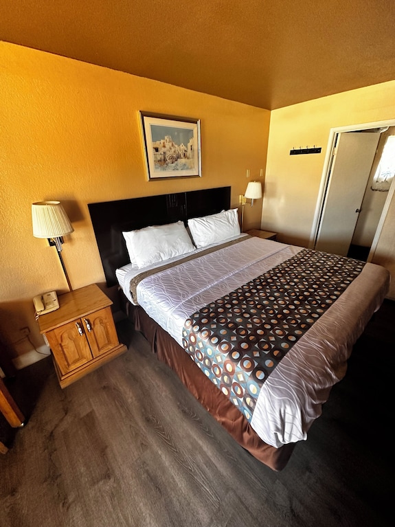 Cozy King Suite At Rim Country Inn: Relax In Comfort - 페이슨