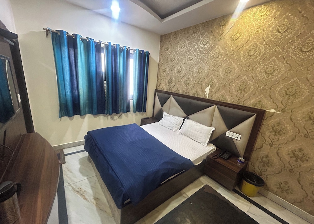 Hotel Mourya Deluxe - Delhi