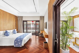 Suite-Estúdio | Roupa hipoalergénica, minibar, cofre no quarto, secretária 