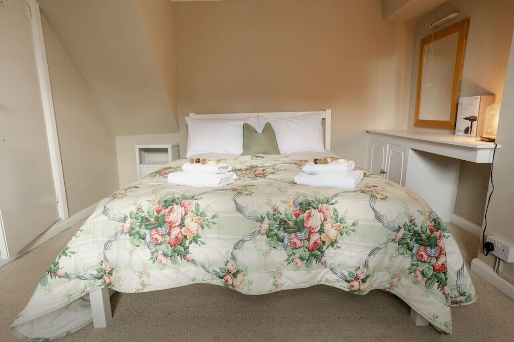 Cosy Cottage With Spacious Bedrooms! Sleeps 7! - Wrexham