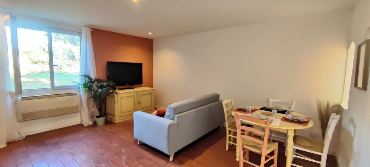 Charming House Classified 3 Stars/3 Ears "Gîtes De France" Surrounded By Nature\n - Miramas