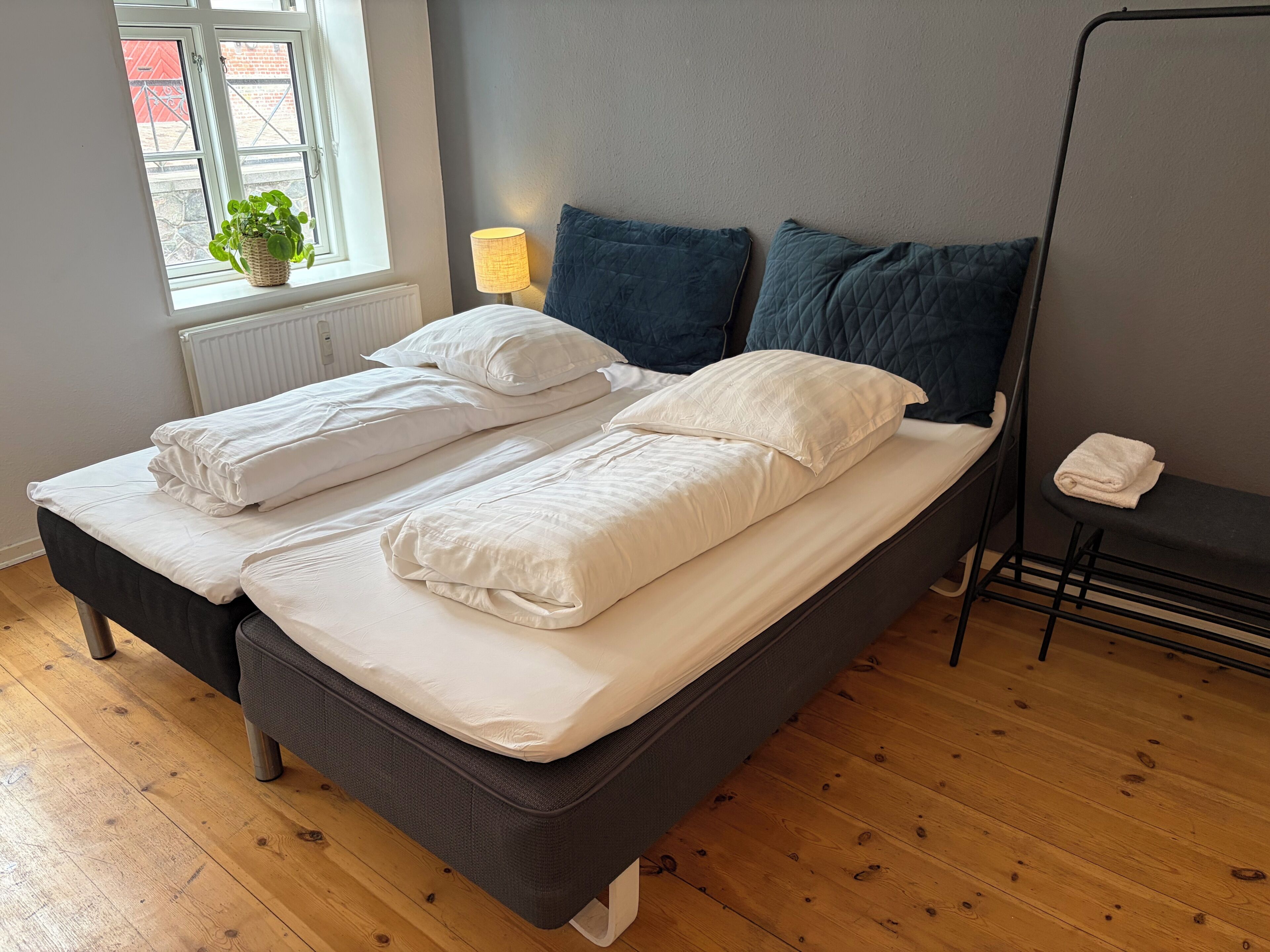 Apartamento econômico, vista para o jardim | Lençóis italianos Frette, roupas de cama premium
