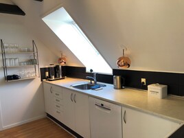 Apartamento Standard, 2 quartos, não fumadores | Cozinha privada | Minifrigorífico, uma chaleira elétrica, Produtos de limpeza