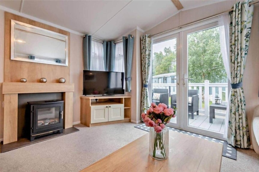 Luxury Modern Family Lodge, Pools & Activity Pass - Dorset