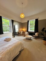 Suite Deluxe (Not Pet friendly) | Lençóis de algodão egípcio, roupa de alta qualidade 