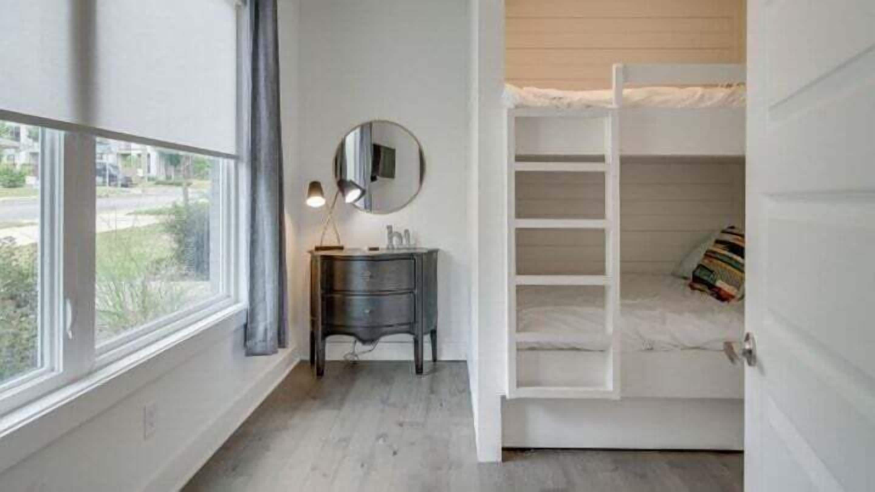 Rhythm & Rye-sleeps 8 - Nashville, TN