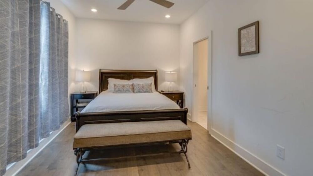 Rhythm And Rye-sleeps 8 - Nashville, TN