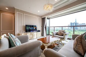 Suite Familiar, 4 quartos, acesso à piscina, Vista para a cidade | Lençóis de algodão egípcio, roupa de alta qualidade, edredões de penas 