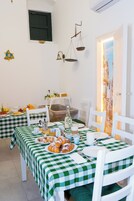 Pequeno-almoço preparado no momento diário incluído 