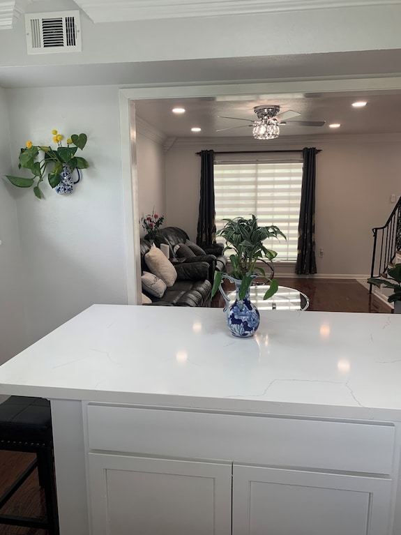 Cozy And Spacious House: 7 Beds & 3 Bathrooms Only 2 Miles From I-10 - Sorrento, LA