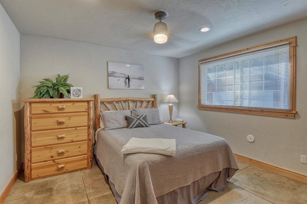Luxury Lakefront Retreat - Cocolalla | Vrbo