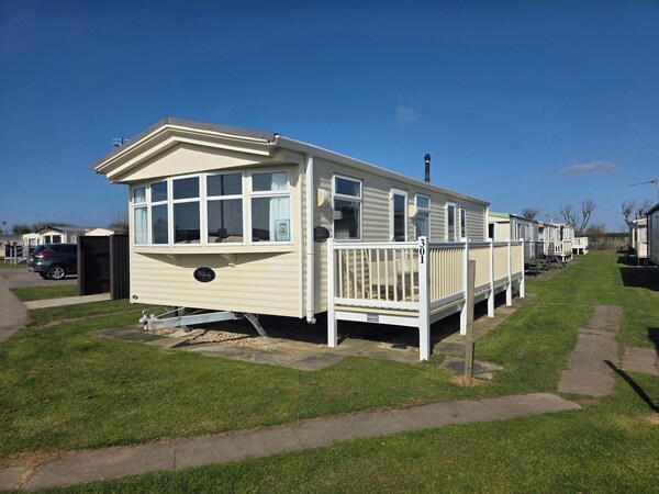 Remarkable Caravan- Chapel St Leonard's - Lincolnshire