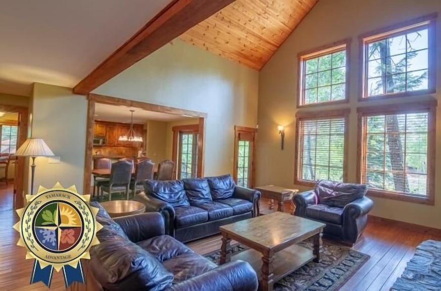 Charming Chalet |Soaking Tub And Wood Fireplace - Idaho