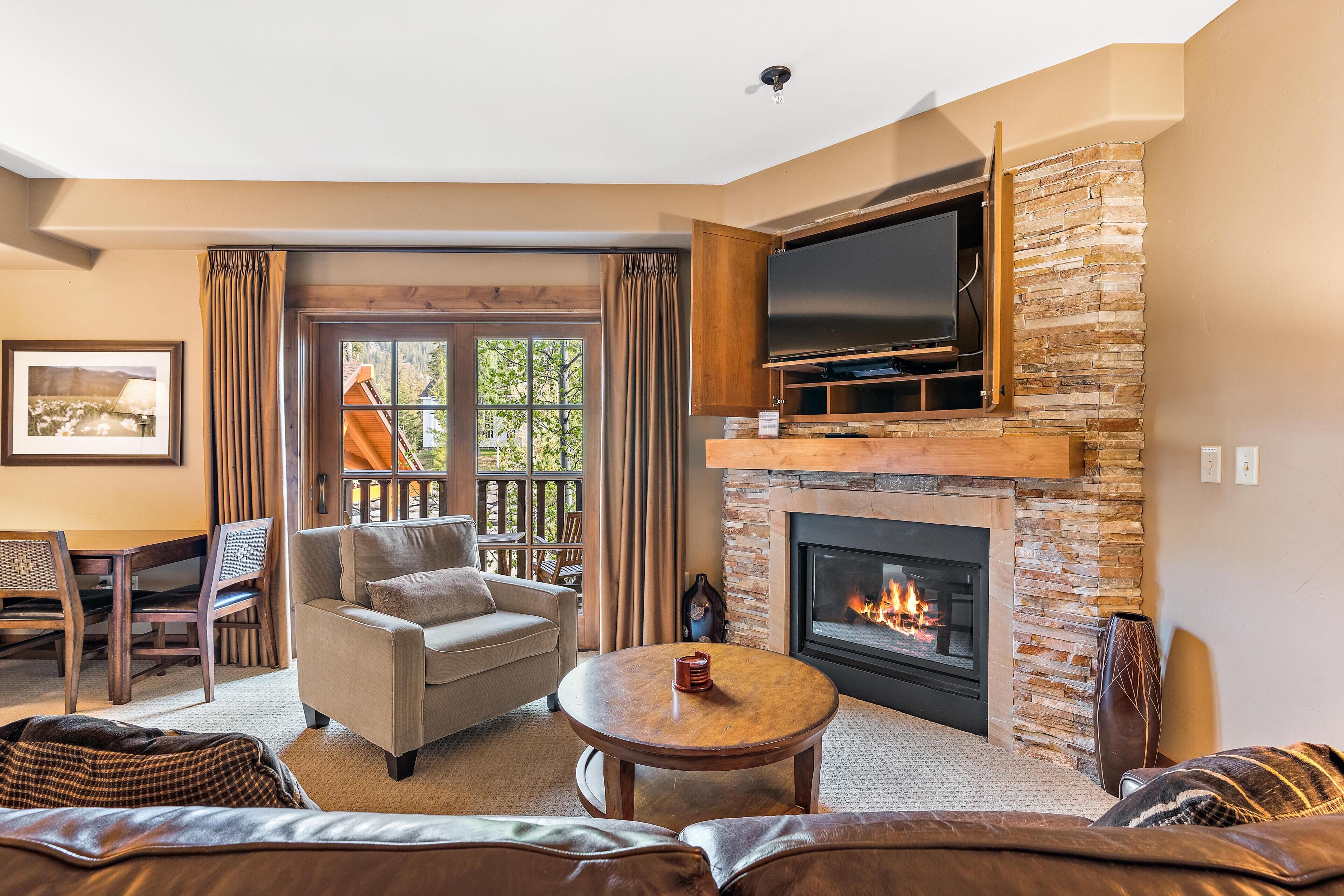 Unique King Studio  With Jet Tub - Tamarack Ski Resort, ID