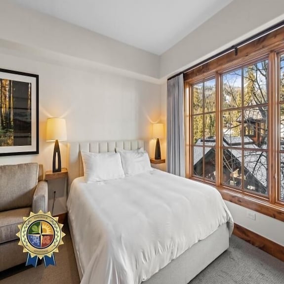 Elegant King Studio | Pet Friendly - Lake Cascade, ID