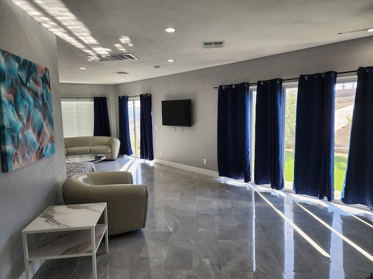 Sleeps 16. 5bd/5a. Pool, Spa, Park Room For Rv, Boats And Toy Trailers ! - レイクハバスシティ, AZ