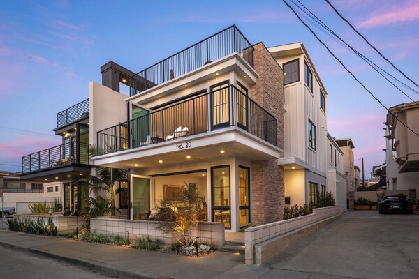 Beach Paradise Stunning 3-story In Long Beach! - Long Beach, CA