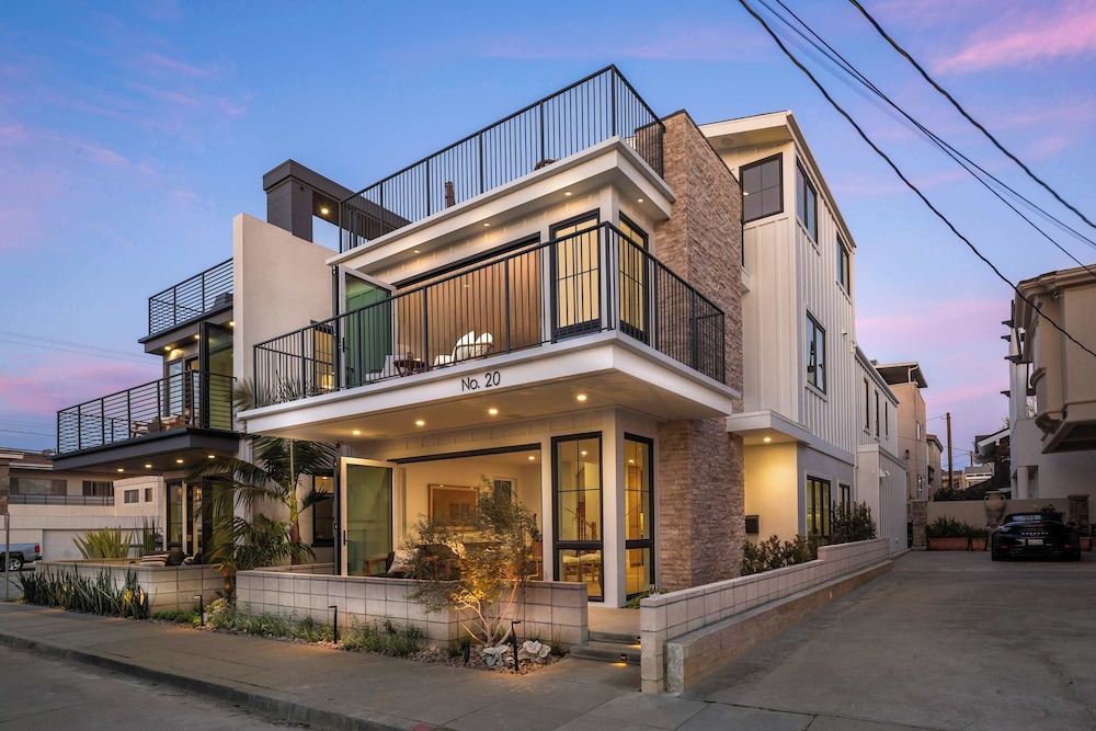 Beach Paradise Stunning 3-story In Long Beach! - Seal Beach, CA