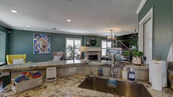 Casa, várias camas, pátio, vista para o jardim (Spring Branch Haven) | Interior