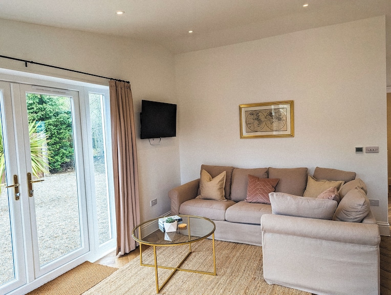 Palm Cottage - Cosy Retreat - Hythe Beach