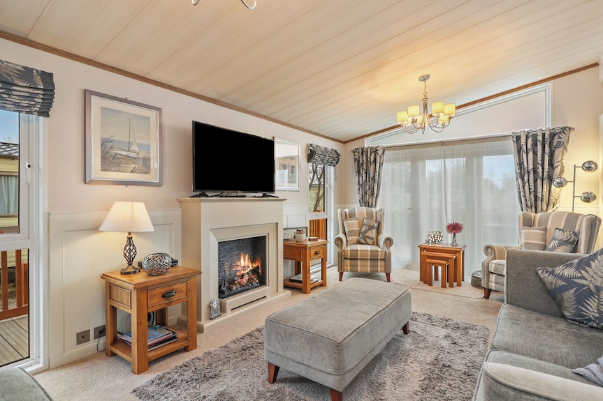 Cormorant - Luxury Lodge, Close To The Beach - Tenby