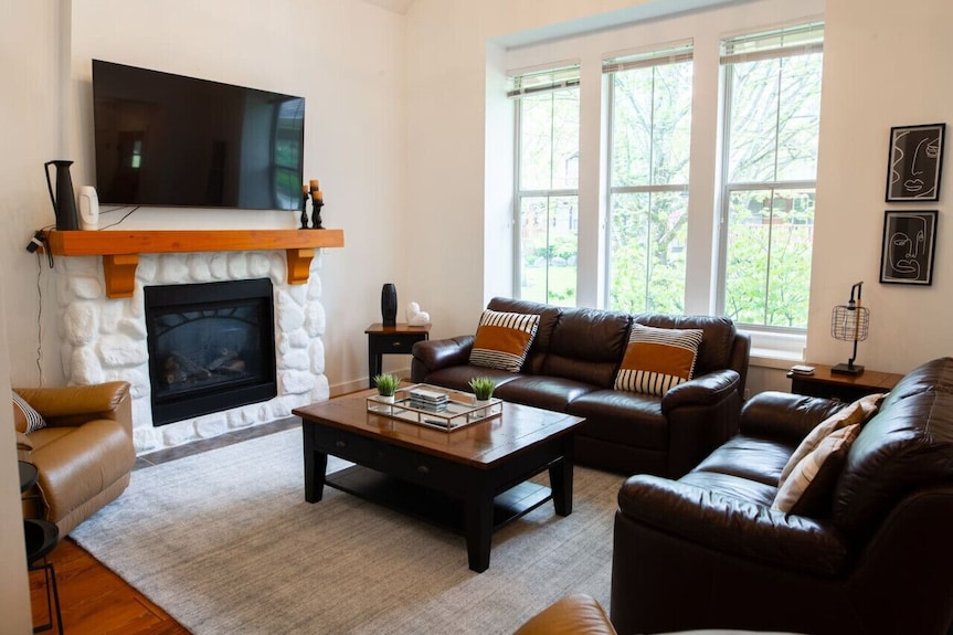 Ravenwood | 3 Bed Cabin With Pool & Hot Tub - Cultus Lake