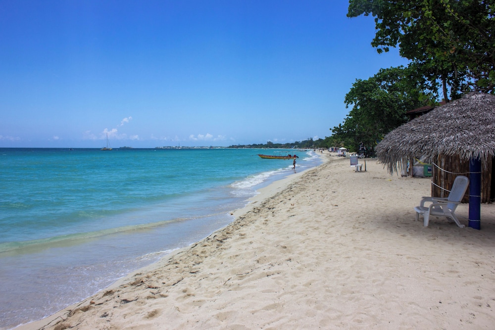 Moms Place Negril - Negril