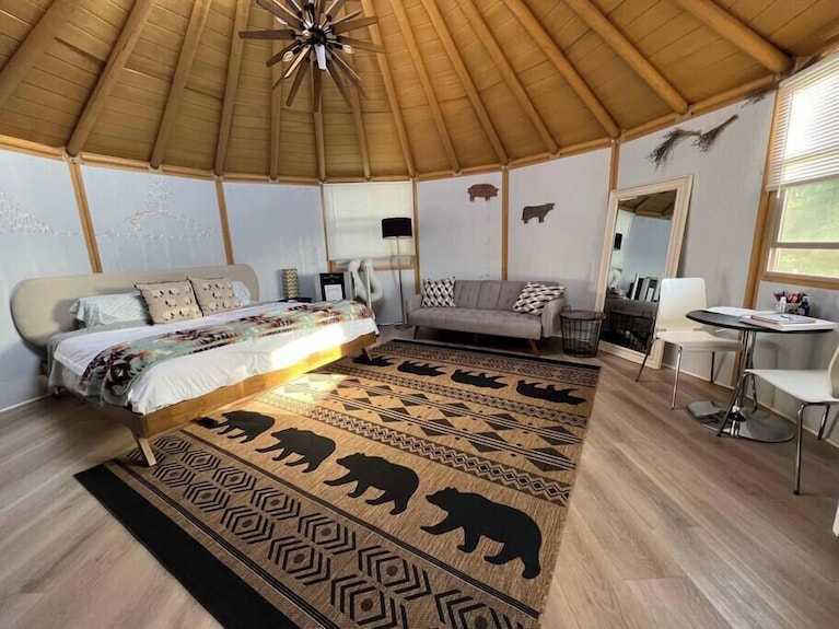 Glamping Yurt - Lavender Farm - 비스타