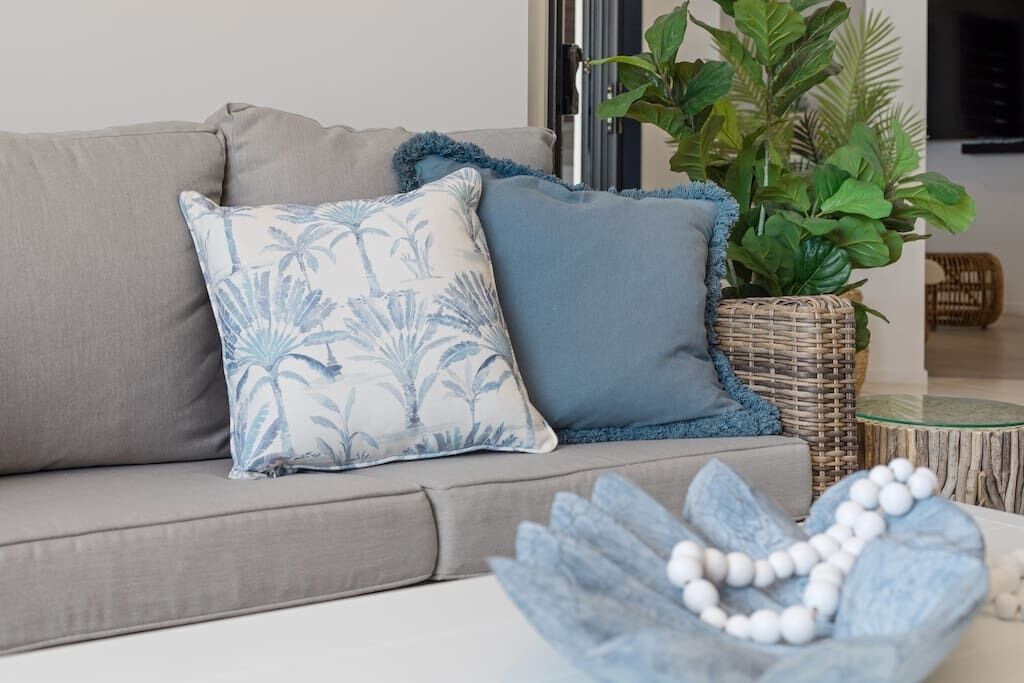 Stunning Waterfront Coastal Retreat, Sleeps 15 - Maroochydore