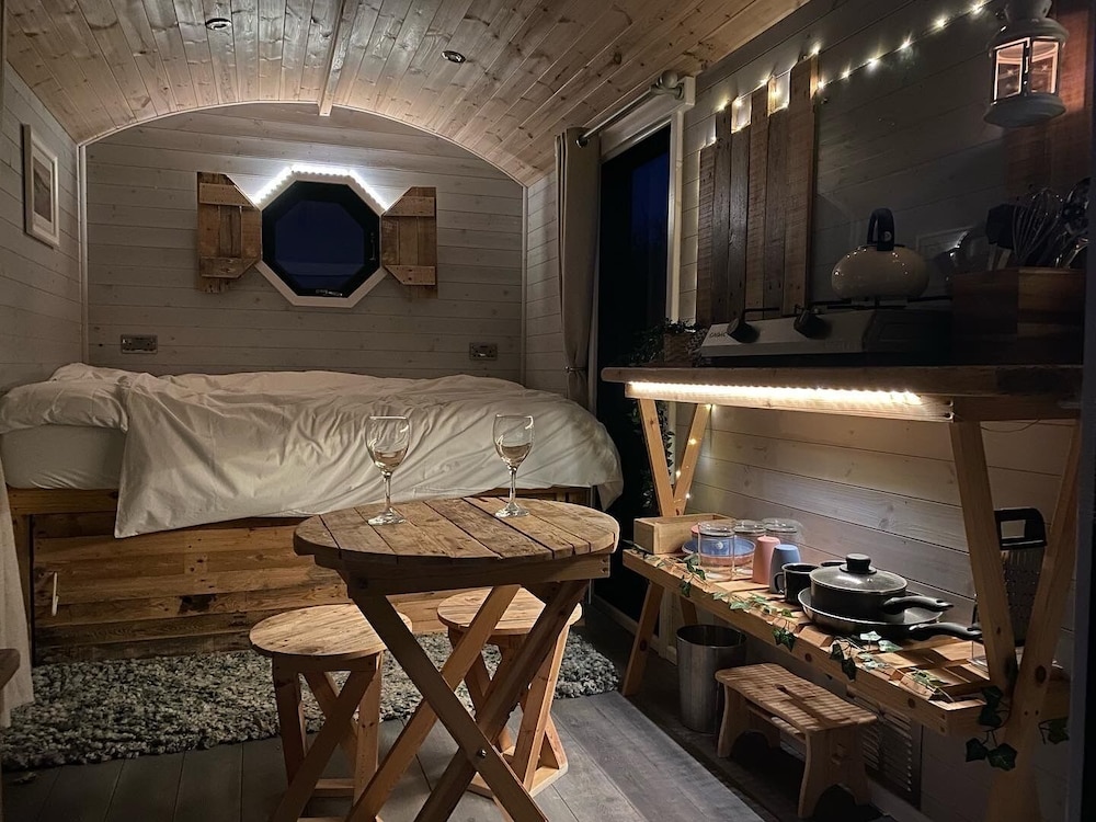 Lakeside Cabin, Hot Tub And Fishery - Devon