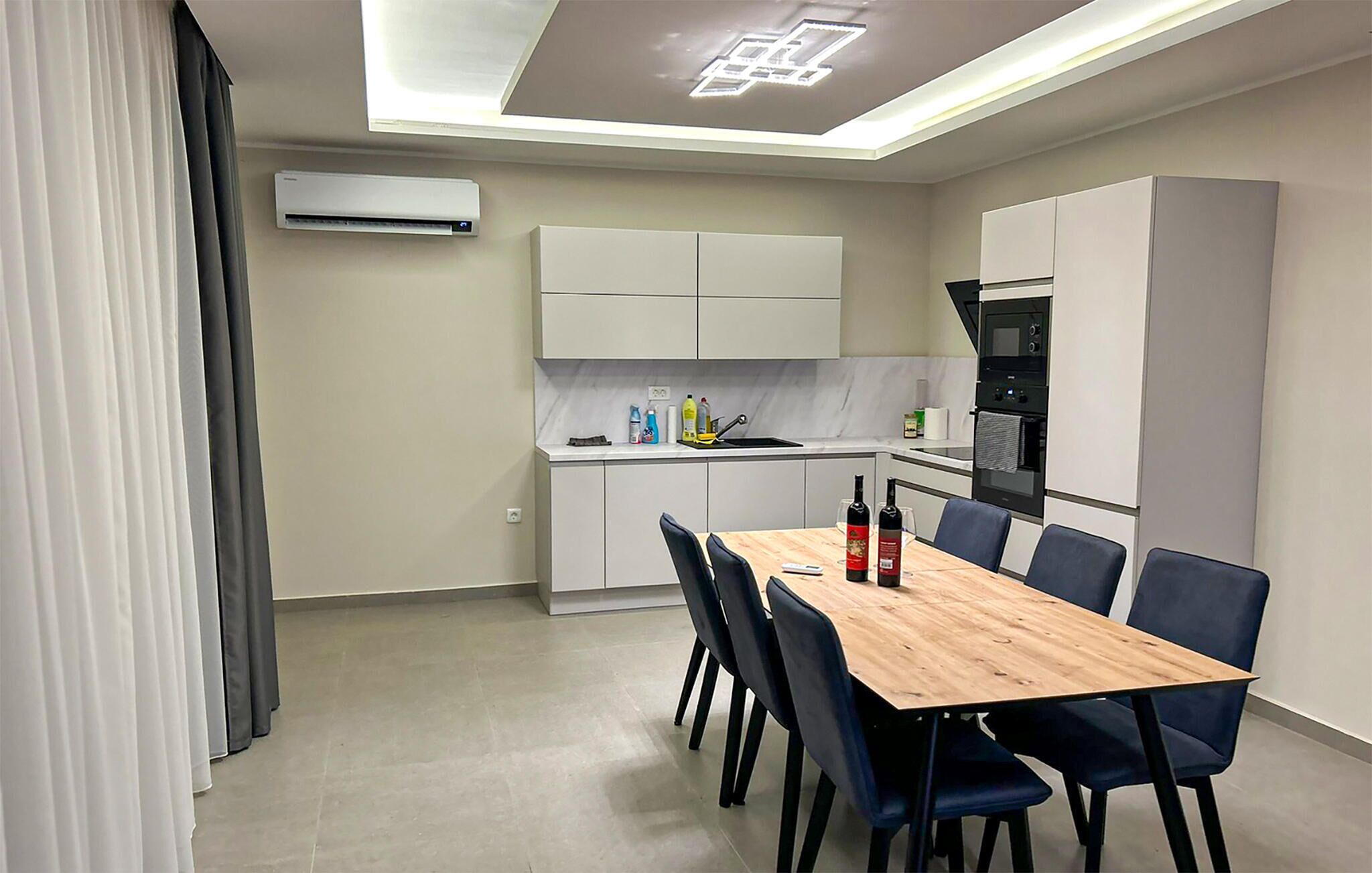 4 Bedroom Nice Home In Rovinj - ロビニ