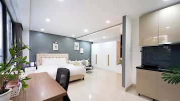 Suite-Estúdio de Luxo | 1 quarto, roupa de alta qualidade, edredões de penas, secretária