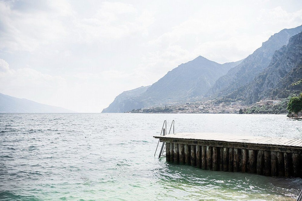 Villa Claraluna C: A Bright And Sunny Apartment Located Right On The Garda Lake, With Free Wi-fi. - Riva del Garda