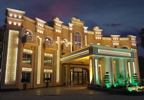 Devrath By Big Bite Resort - Meerut