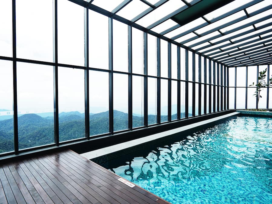 3 piscinas interiores