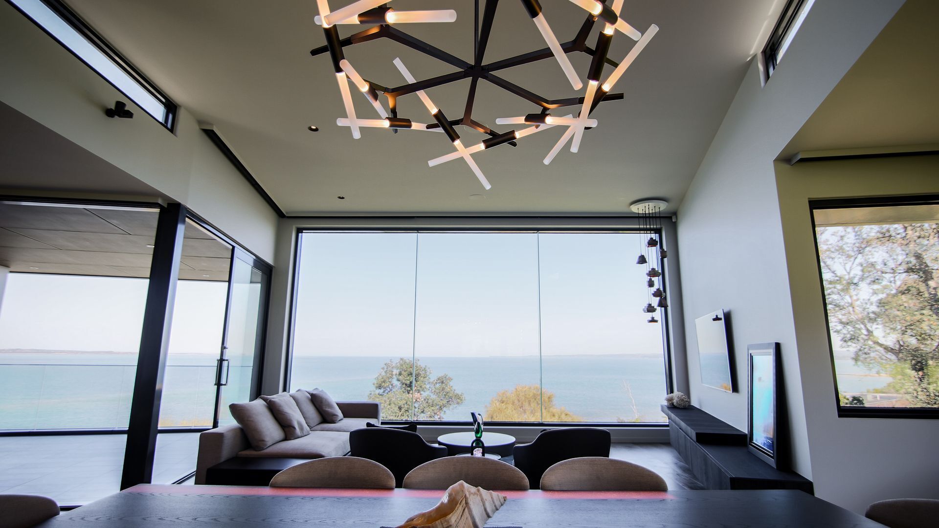 Somers Sanctuary | Clifftop Luxury With Pool & Sauna - Balnarring