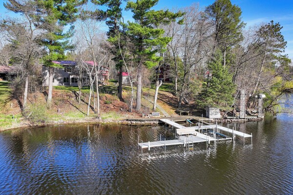 Lake Wissota Home W/ Private Dock + Fire Pit! - Rock Fest