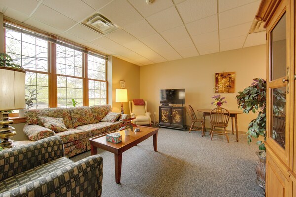 New Kensington Vacation Rental W/ Shared Amenities - Monroeville, PA
