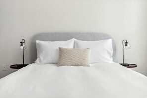 Apartamento Deluxe, 2 quartos (Self Check-in with Virtual Front Desk) | Com decoração personalizada, com mobília individualizada 