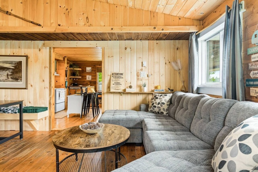 Cozy Cabin With Large Cedar Hot Tub - New Brunswick